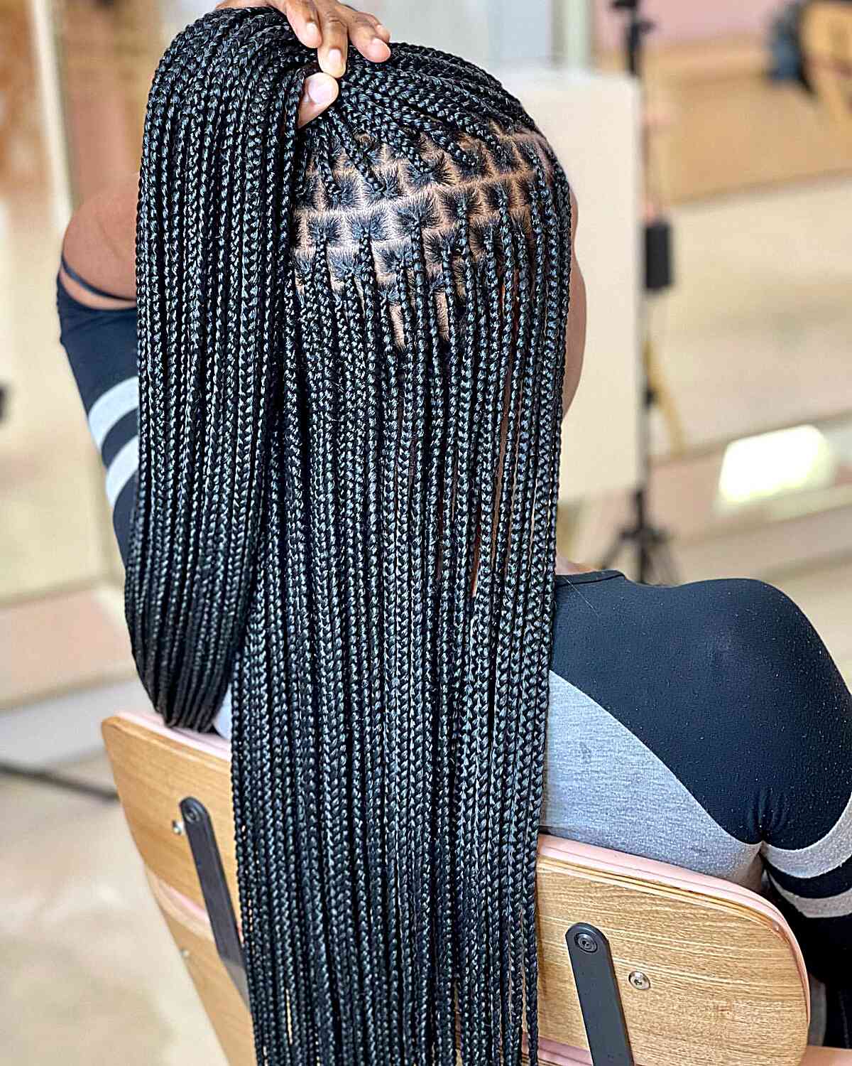 25 Coolest Small Knotless Braids Black Women Are Getting in 2025 ...